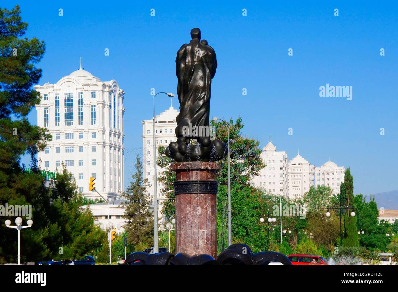 Ashgabat fountain statue turkmenistan Banque de photographies et d ...