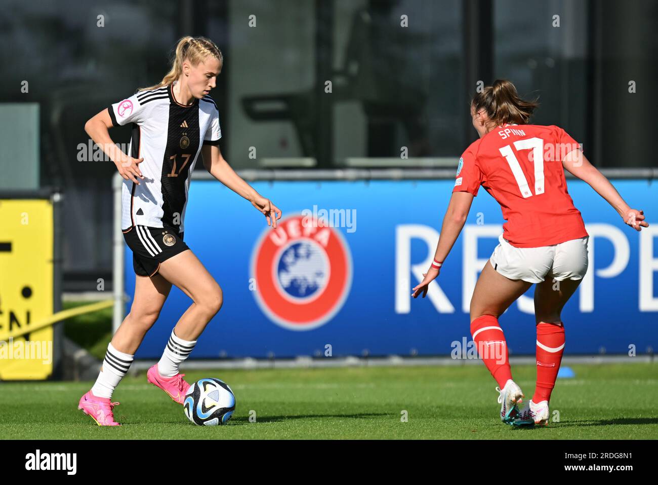 Paulina Bartz (17 ans) d'Allemagne photographiée lors d'un match de ...
