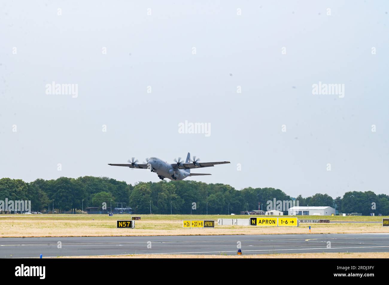 UN AMÉRICAIN L'avion C-130 Hercules de la Force aérienne, exploité par ...