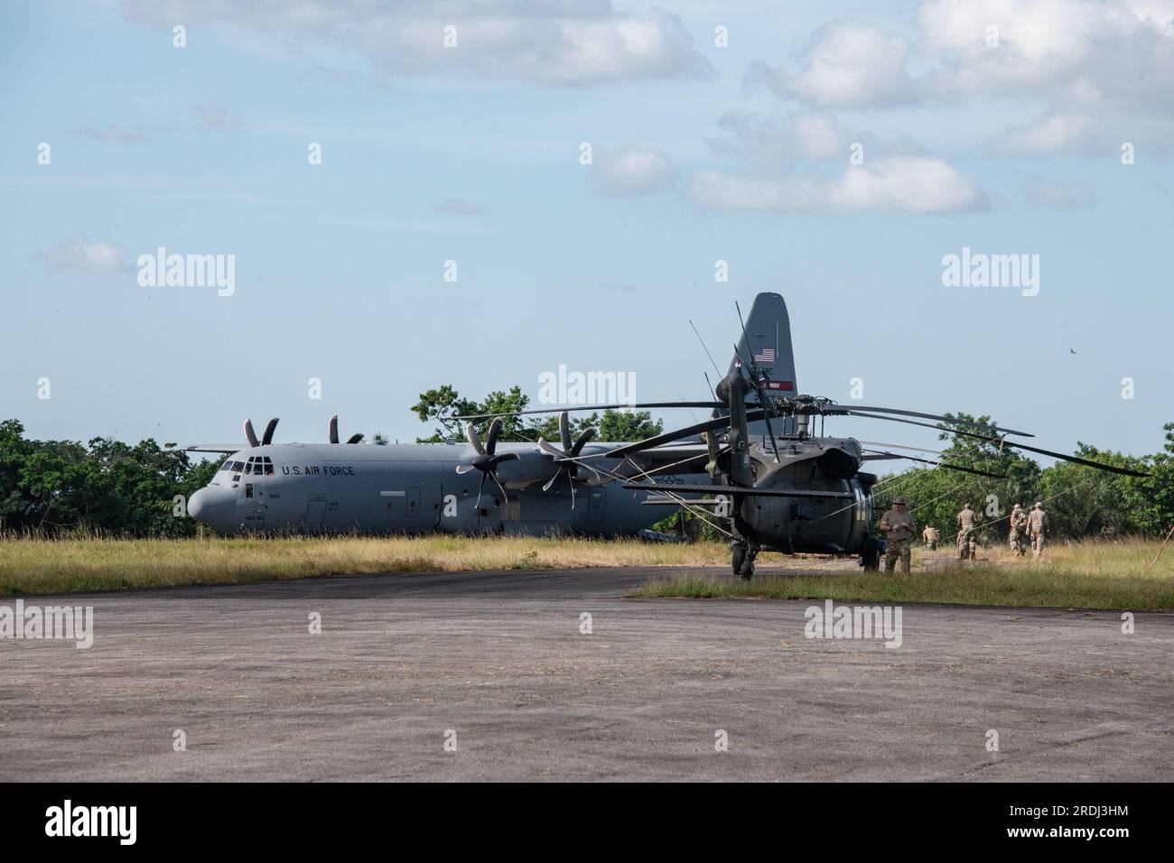 UN AMÉRICAIN Le C-130J Super Hercules de la Force aérienne affecté à la ...