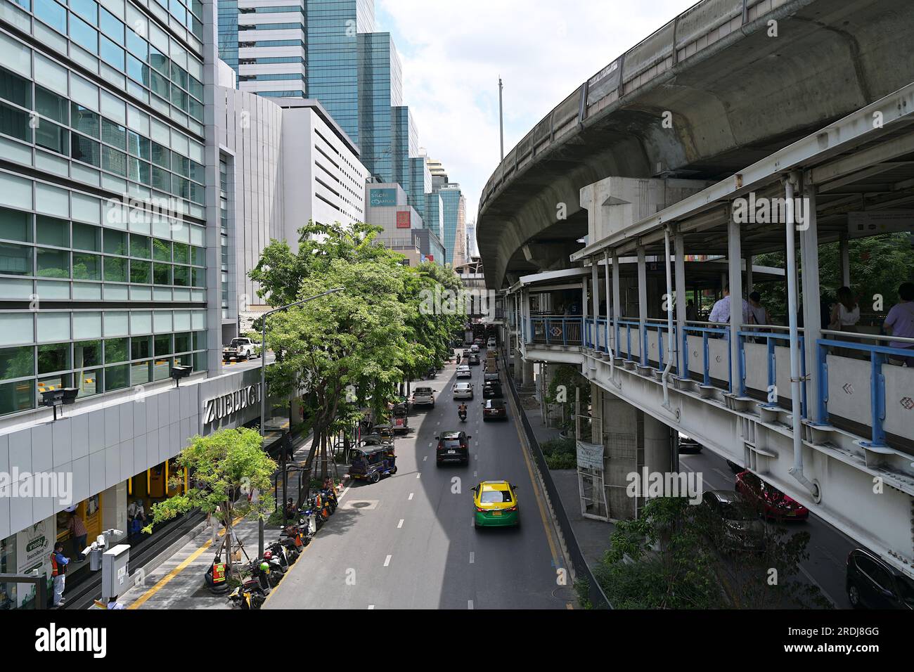 Intersection de la route silom et de la route rama iv Banque de ...