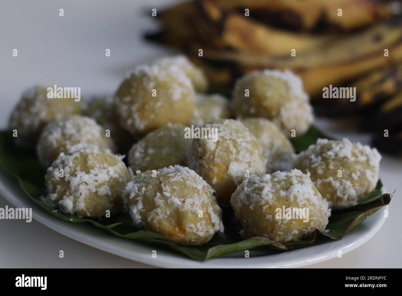 Boulette de plantain ou Kozukatta. Boulette de riz à la vapeur dans une ...