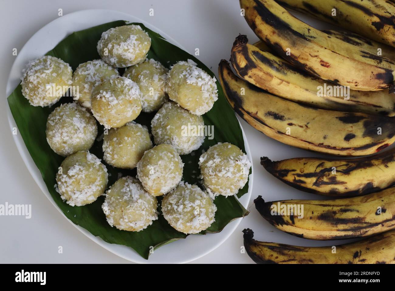 Boulette de plantain ou Kozukatta. Boulette de riz à la vapeur dans une ...