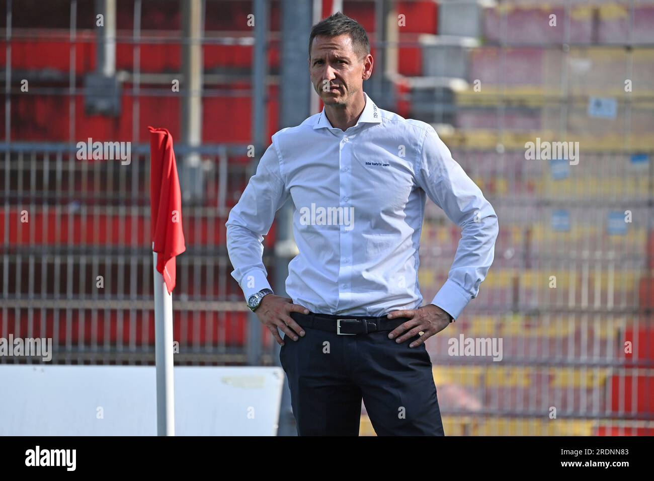 Marc Nicolai PFEIFER (Manager 1860), image unique, motif unique découpé ...