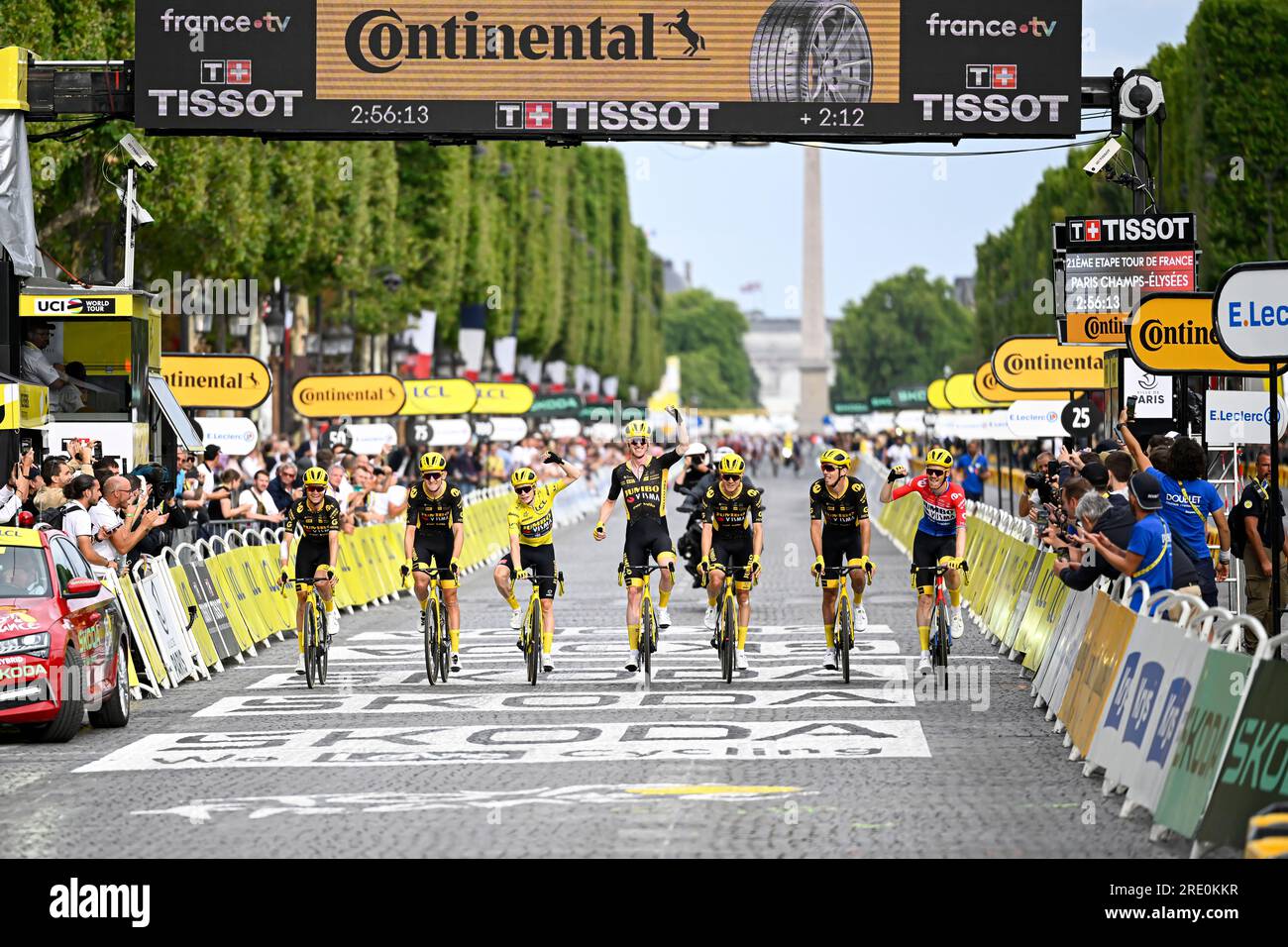 Paris, France. 23 juillet 2023. Jonas Vingegaard (Jumbo-Visma) avec le ...
