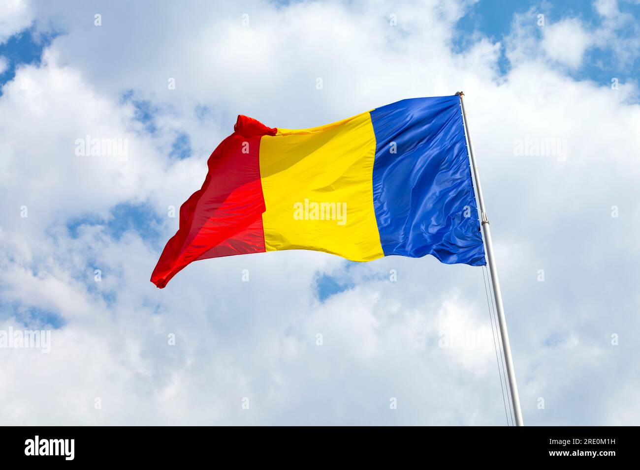 Romanian flags Banque de photographies et d’images à haute résolution ...