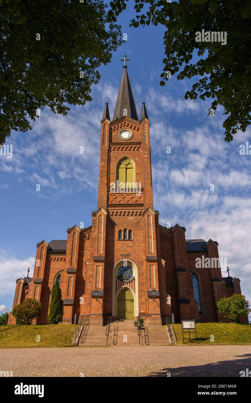 église de brique rouge Banque de photographies et d’images à haute ...
