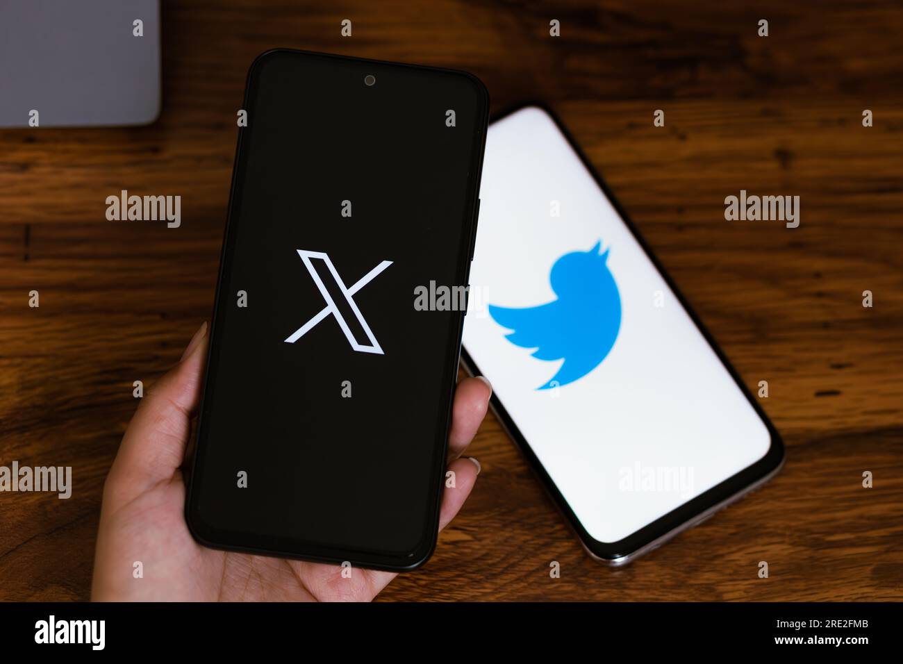 Nouveau logo Twitter X. Twitter a changé le logo de l'application avec ...