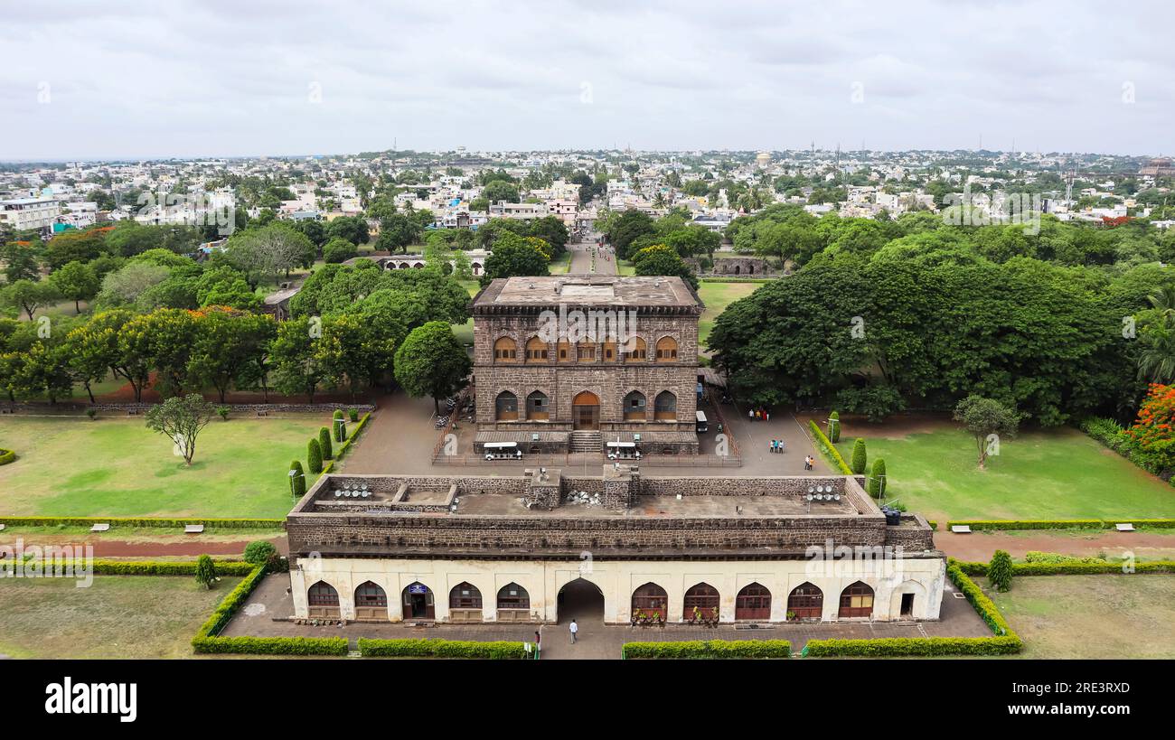 INDE, KARNATAKA, VIJAYAPUR, juin 2023, vue aérienne du musée ...