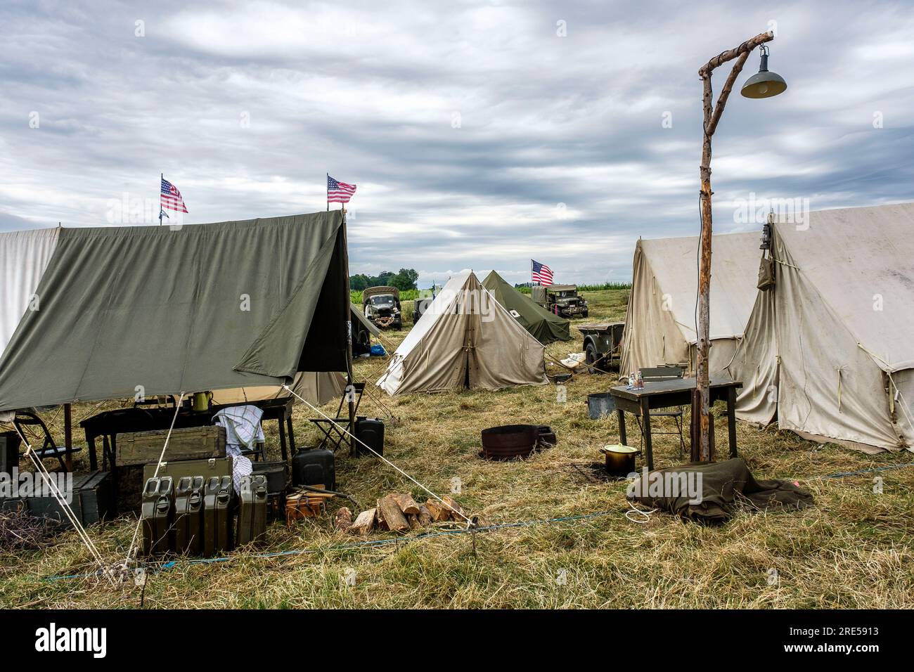 Reconstitution d'un camp allié de la Seconde Guerre mondiale à Maleves ...