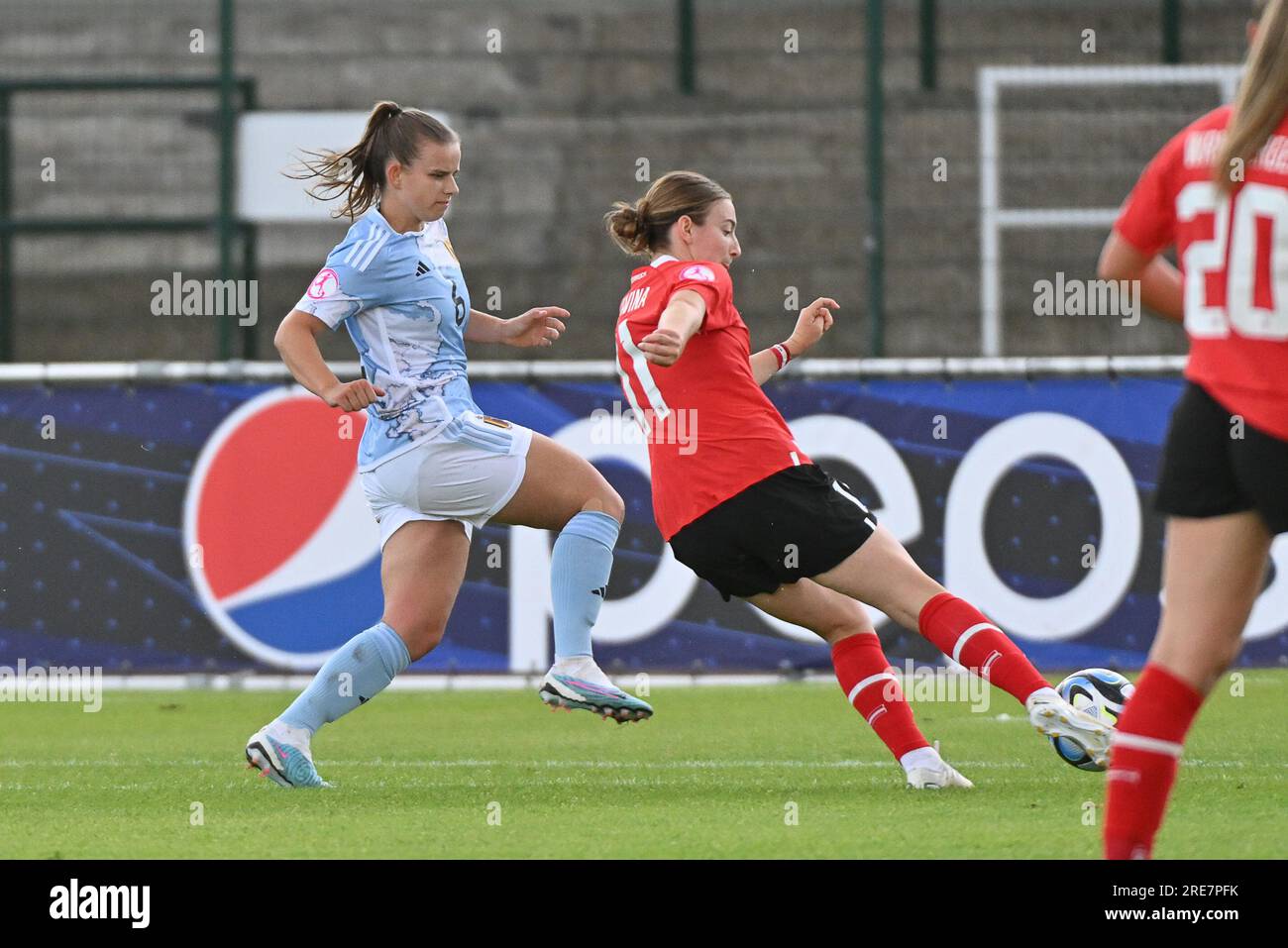 Magdalena Rukavina (11 ans) d’Autriche et Karlijn Helsen (6 ans) photographiées lors d’un match ...