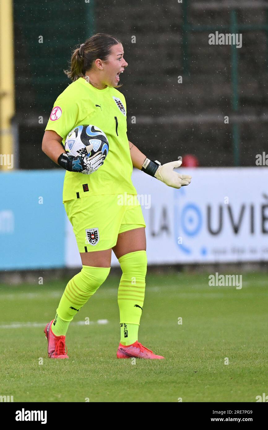 La gardienne de but Mariella El Sherif (1 ans) d'Autriche photographiée ...