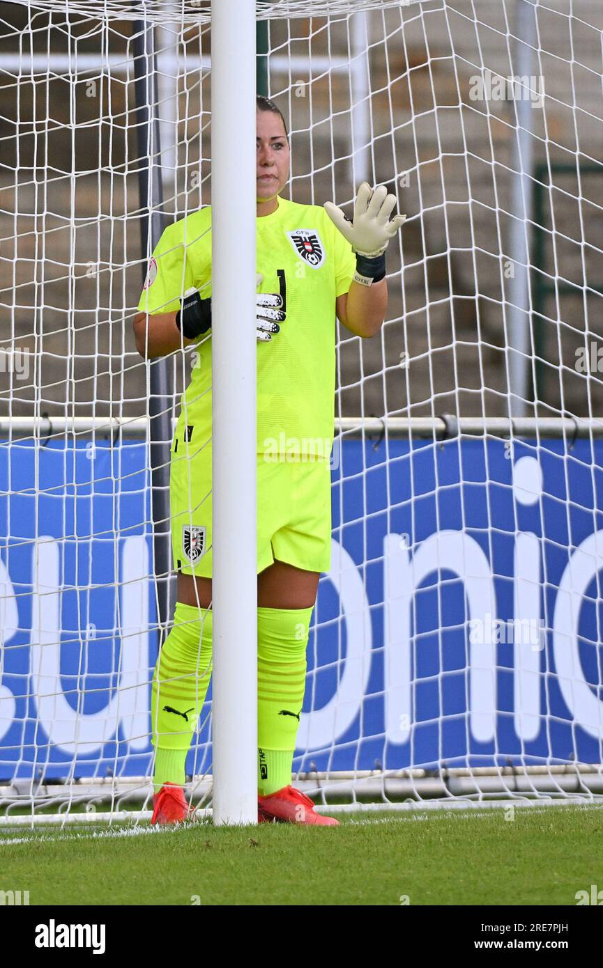 La gardienne de but Mariella El Sherif (1 ans) d'Autriche photographiée ...