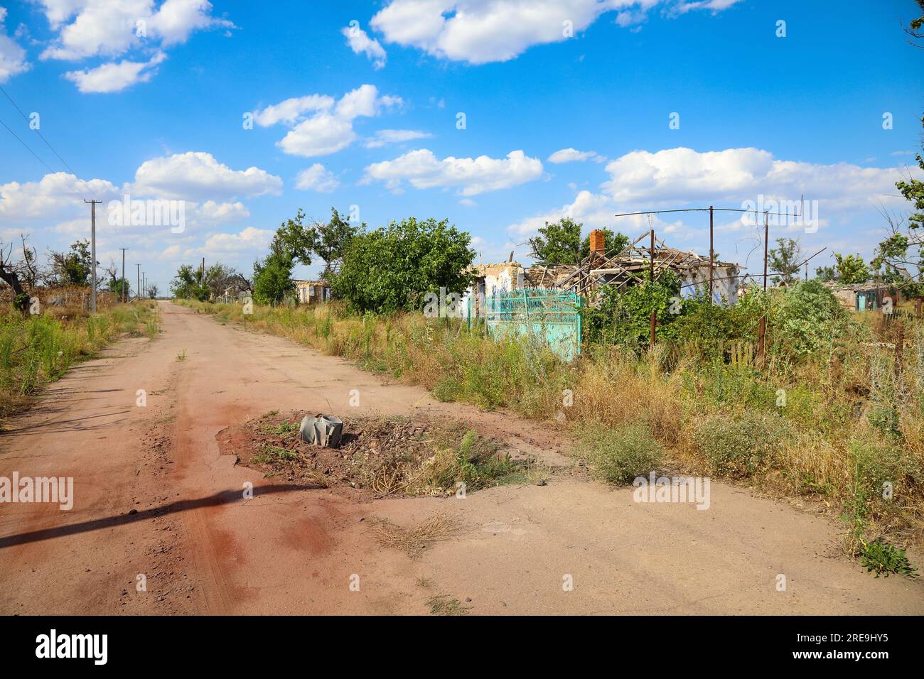 BLAHODATNE, UKRAINE - 19 JUILLET 2023 - les fragments d'un obus sont ...