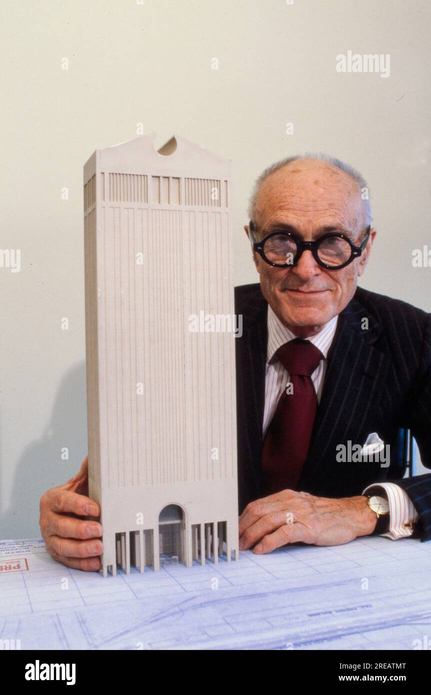 Philip Johnson était un architecte américain surtout connu pour ses ...