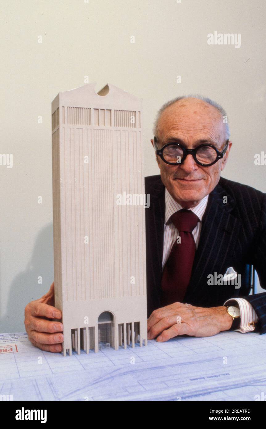 Philip Johnson était un architecte américain surtout connu pour ses ...