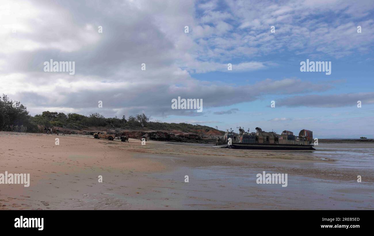 UN AMÉRICAIN Les Marines avec l'équipe de débarquement du bataillon 2/1 ...