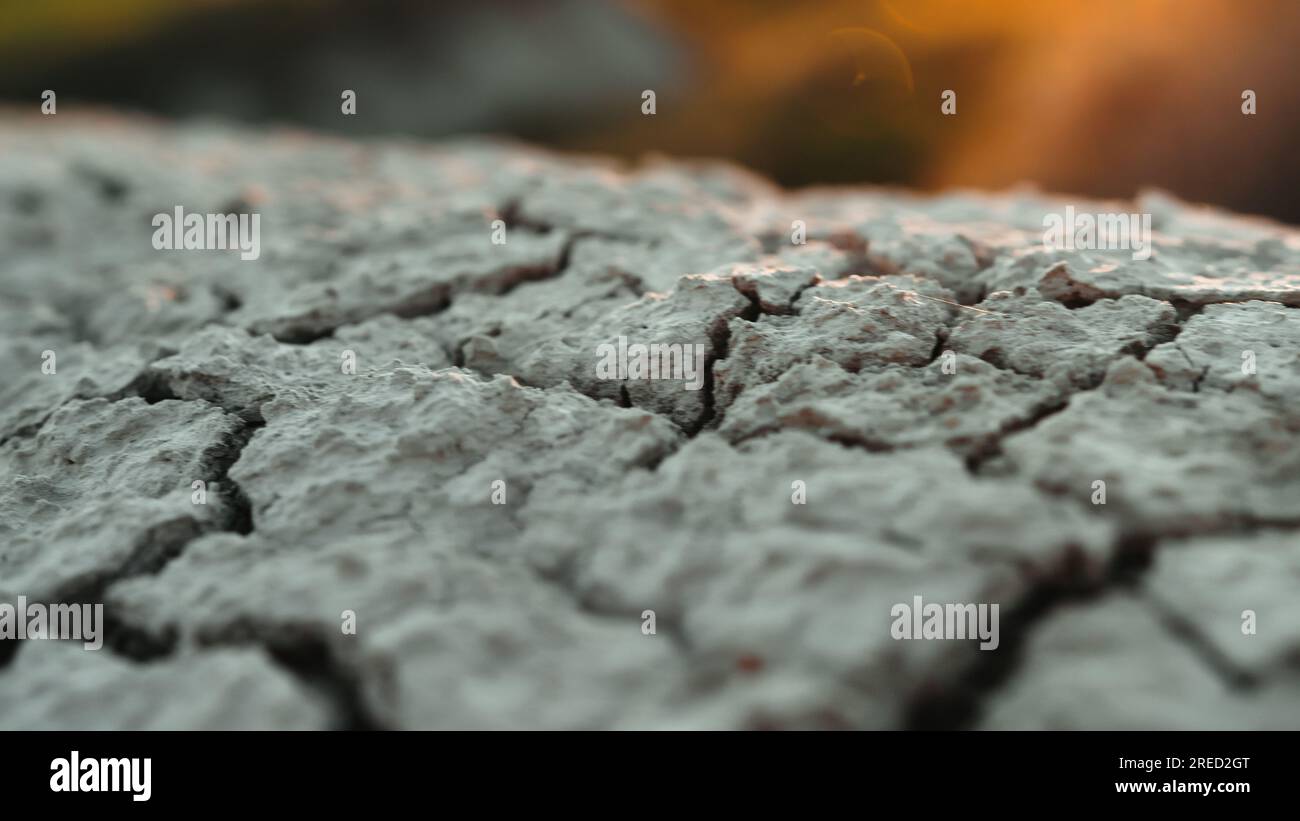 Fissures sur le terrain Banque de photographies et d’images à haute ...