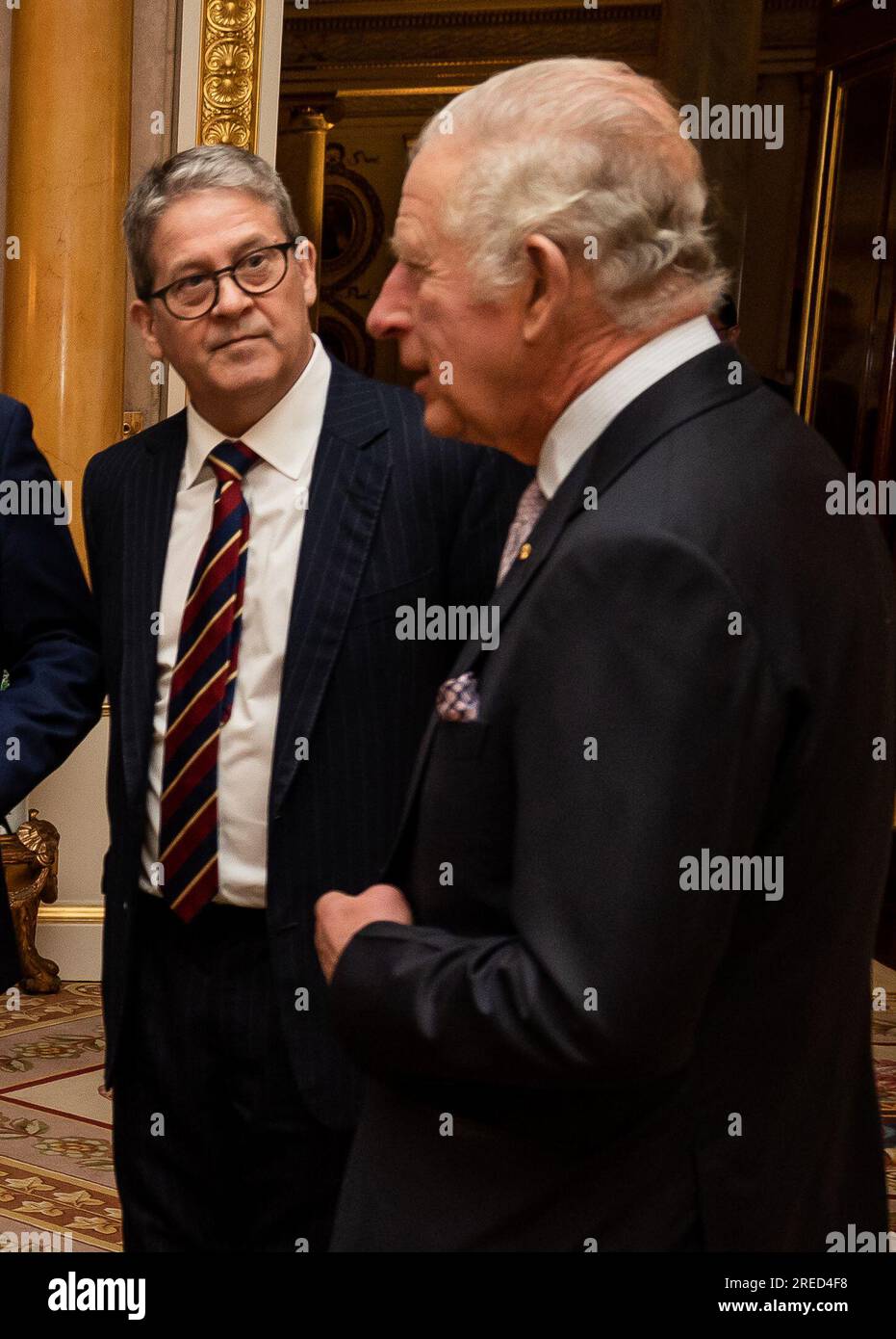 Photo du dossier datée du 24/11/22 du roi Charles III avec Peter Flavel ...