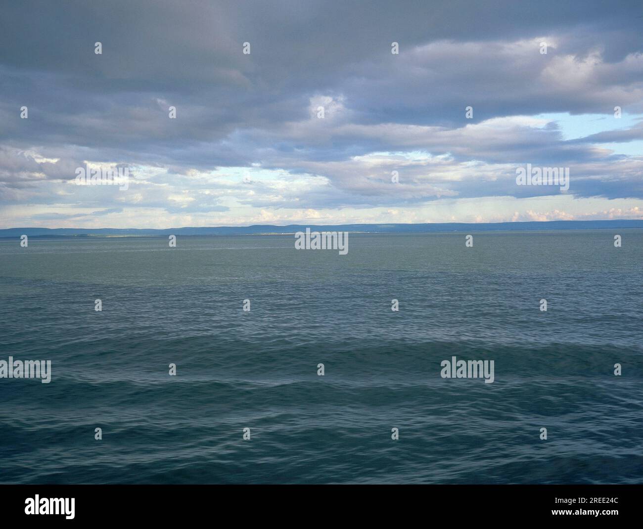 DESEMBOCADURA DEL RIO SAN LORENZO-VISTA DE LA ISLA DE ANTICOSTI - FOTO ...