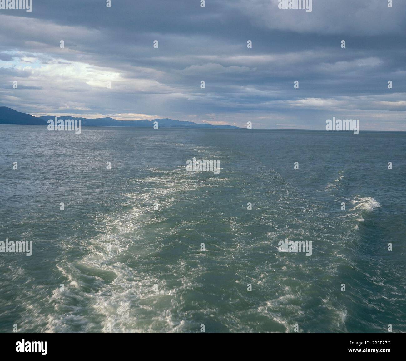 DESEMBOCADURA DEL RIO SAN LORENZO-VISTA DE LA ISLA DE ANTICOSTI - FOTO ...