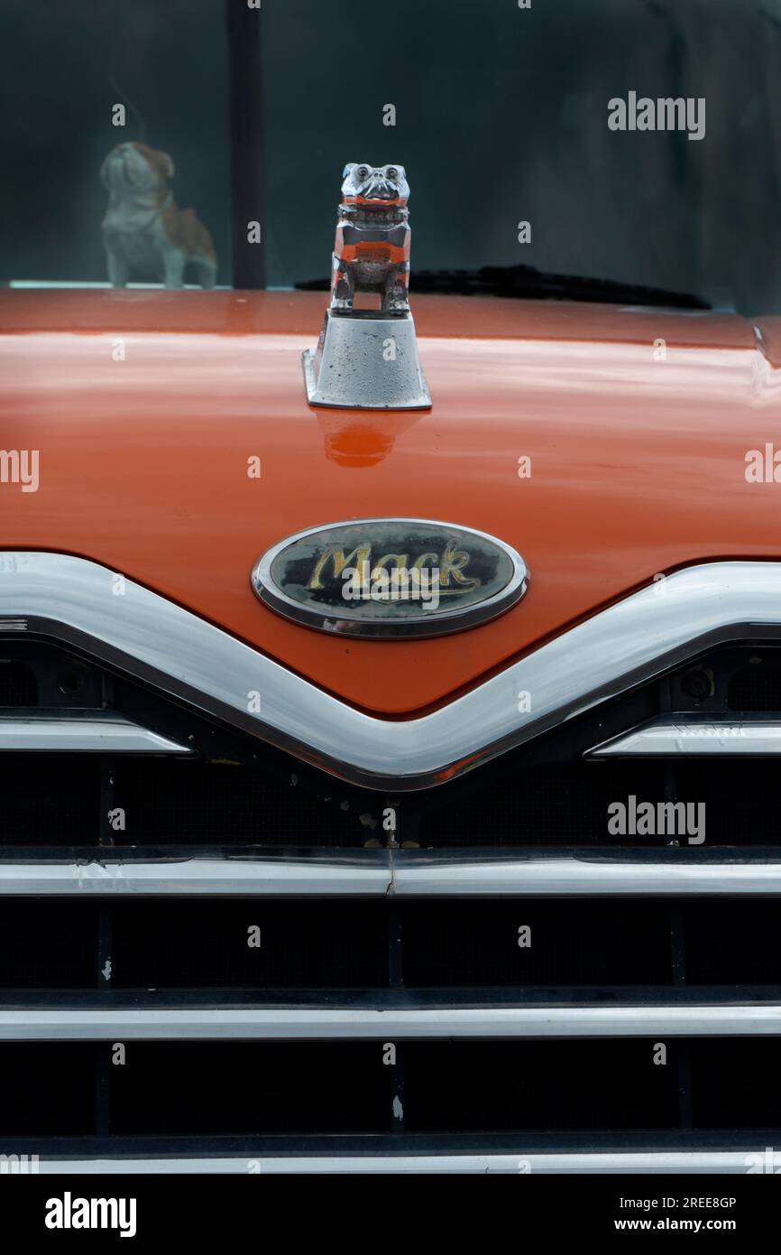 Camion mack classique Banque de photographies et d’images à haute ...