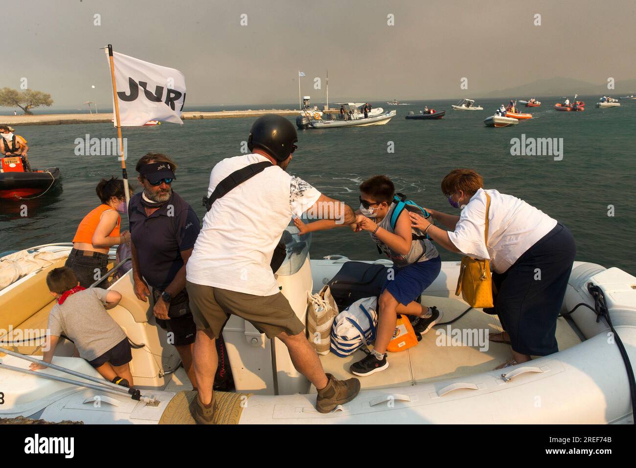 NEA Anchialos, Grèce. 27 juillet 2023. Les résidents et les visiteurs ...