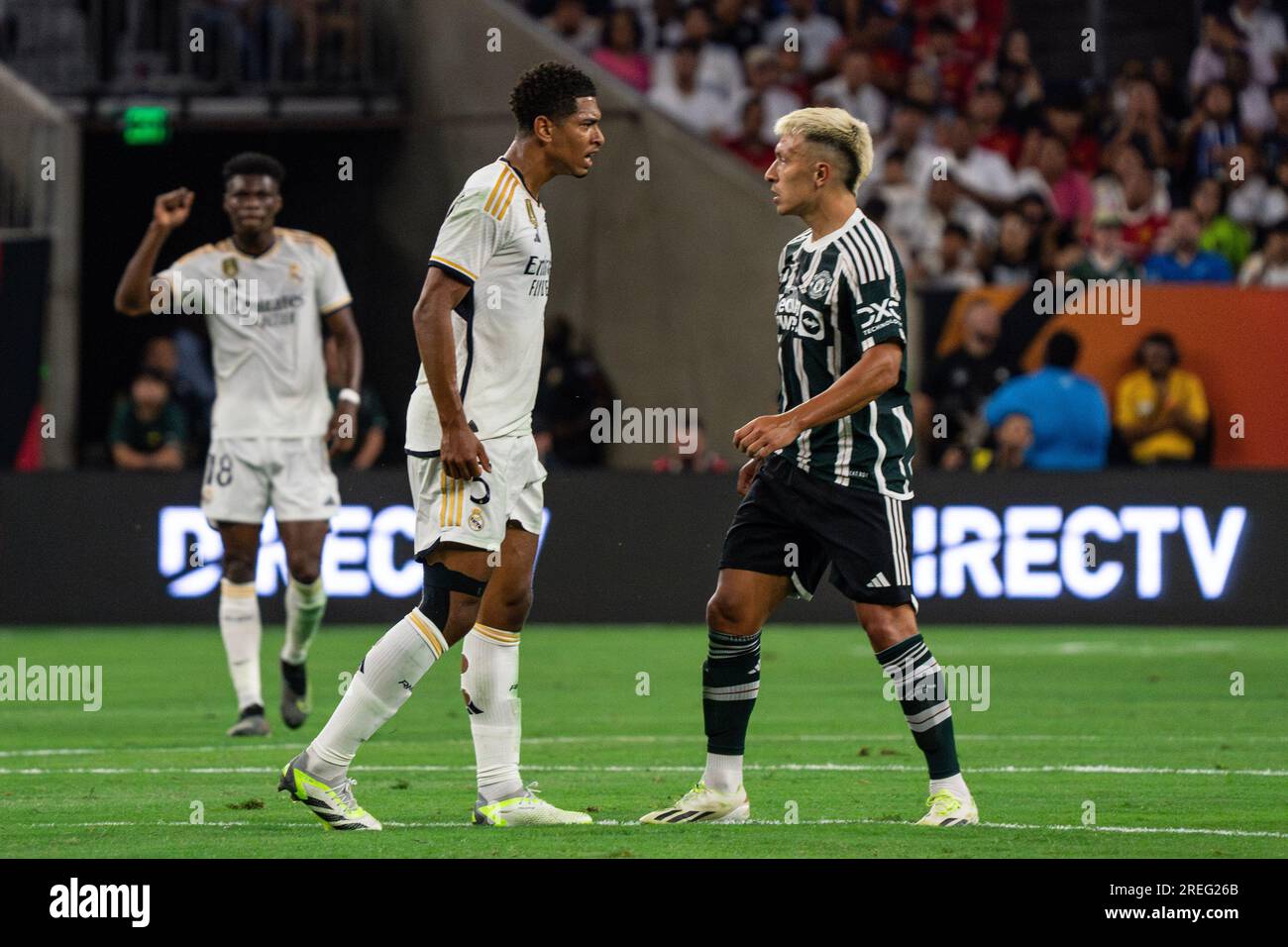Le milieu de terrain du Real Madrid Jude Bellingham (5) a des mots avec ...