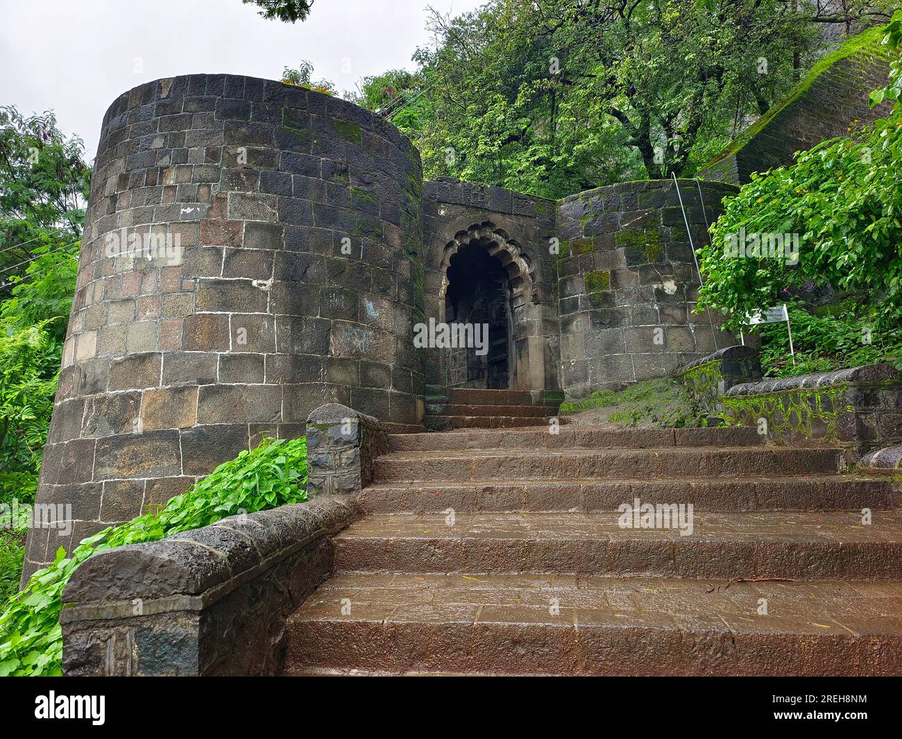 Shivneri fort est une fortification militaire du 17e siècle, c'est le ...