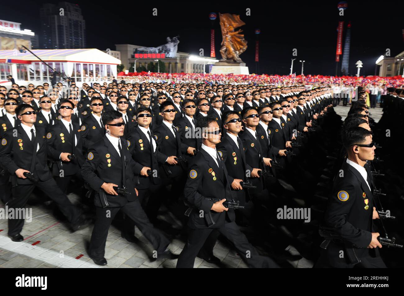 Pyongyang. 27 juillet 2023. Un défilé militaire a lieu sur la place Kim ...