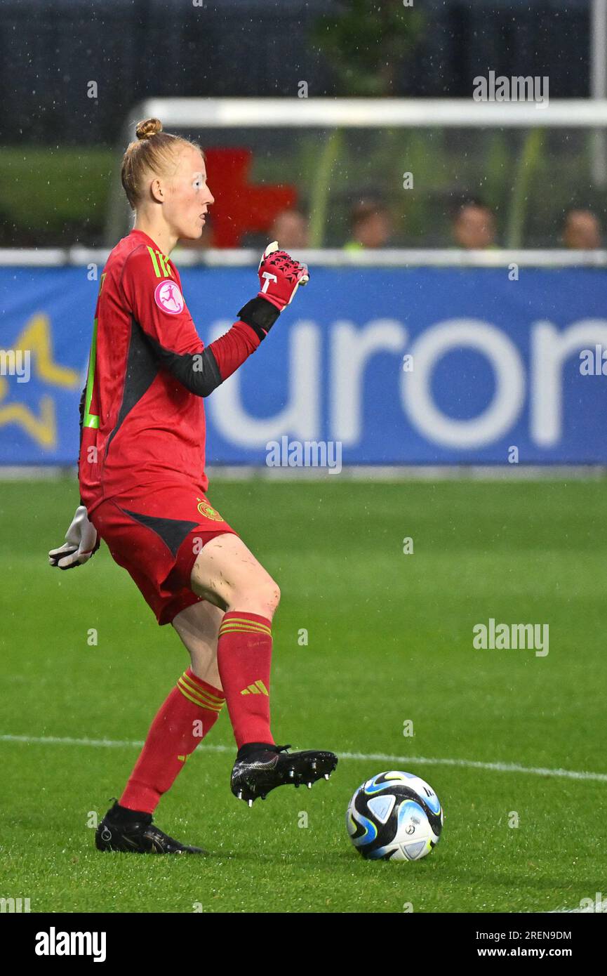 La gardienne de but Rebecca Adamczyk (1 ans) d'Allemagne photographiée ...