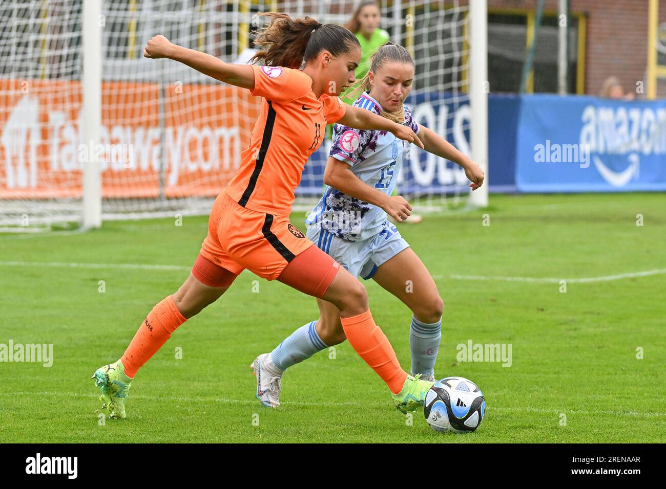 Ziva Henry (11 ans) des pays-Bas et Sara Ortega (15 ans) d’Espagne ...