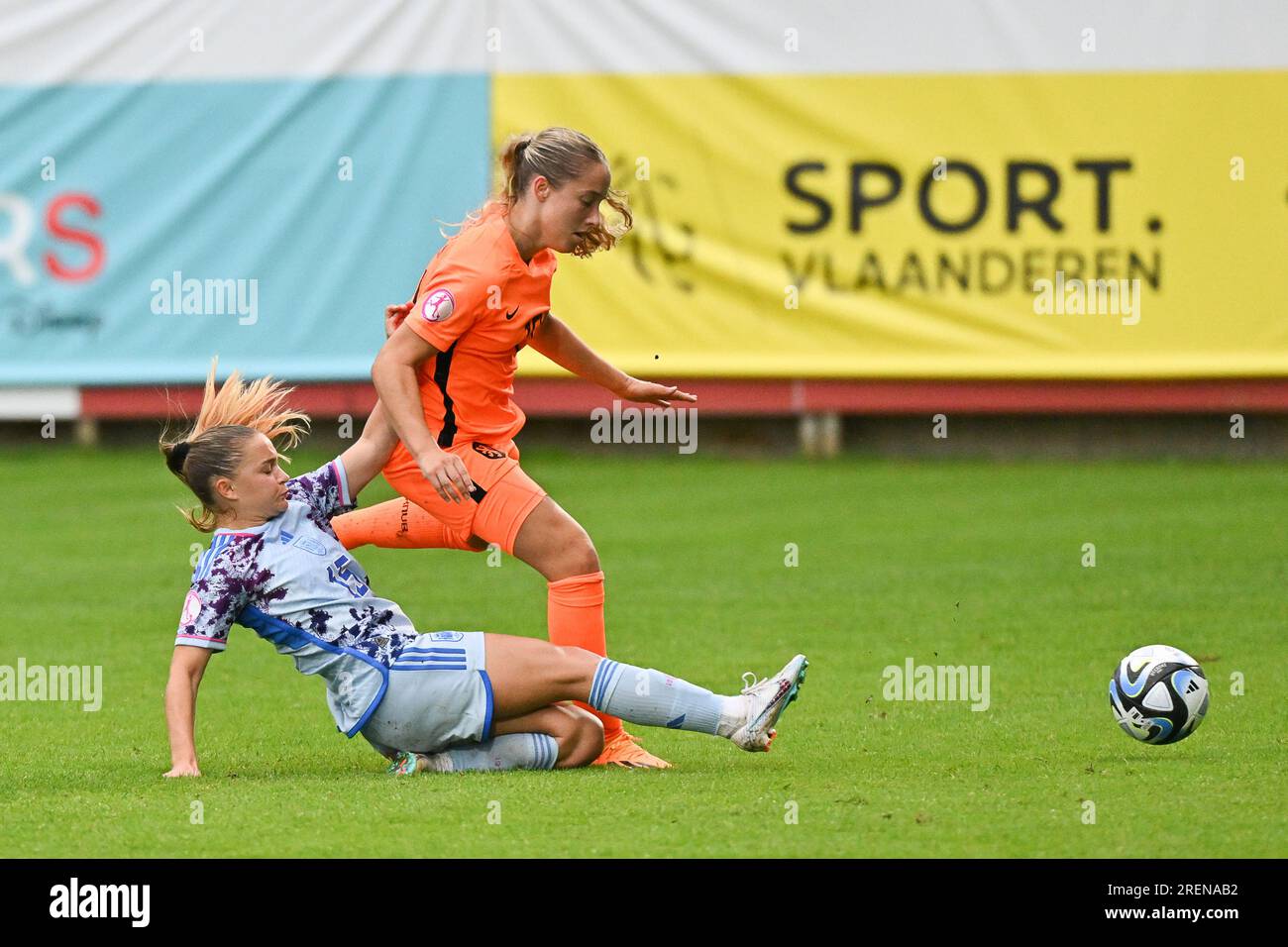 Sara Ortega (15 ans) d’Espagne et Danique Tolhoek (19 ans) des pays-Bas ...