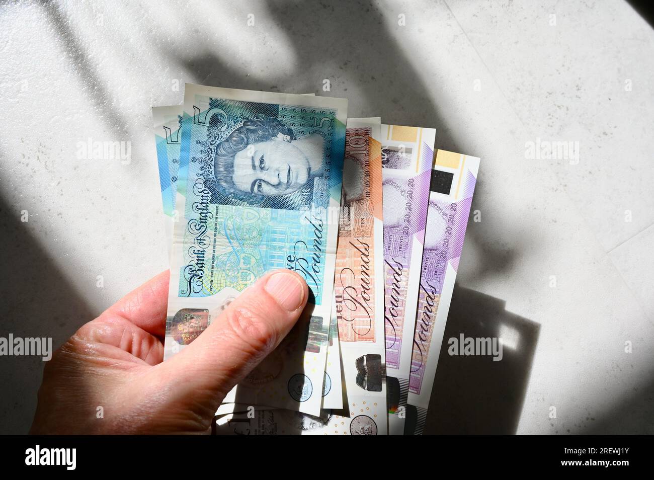 New five pound notes Banque de photographies et d’images à haute ...