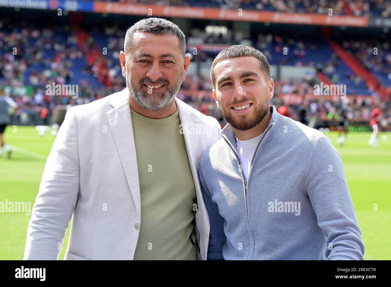 ROTTERDAM - Halis-Sibel Kokcu et Ozan CAN Kokcu, père et frère d'Orkun ...