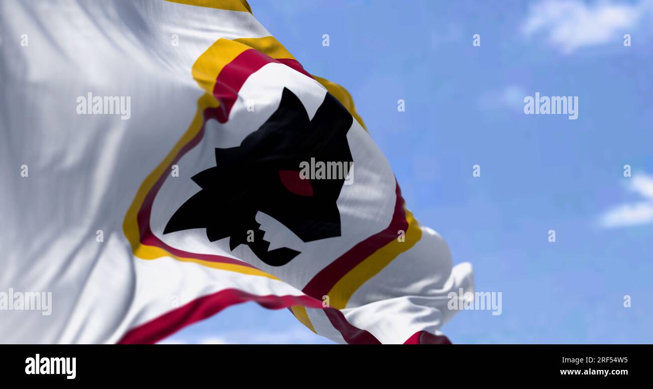 Rome, Italie, juillet 30 2023 : drapeau DE L'AS Roma Lupetto ...
