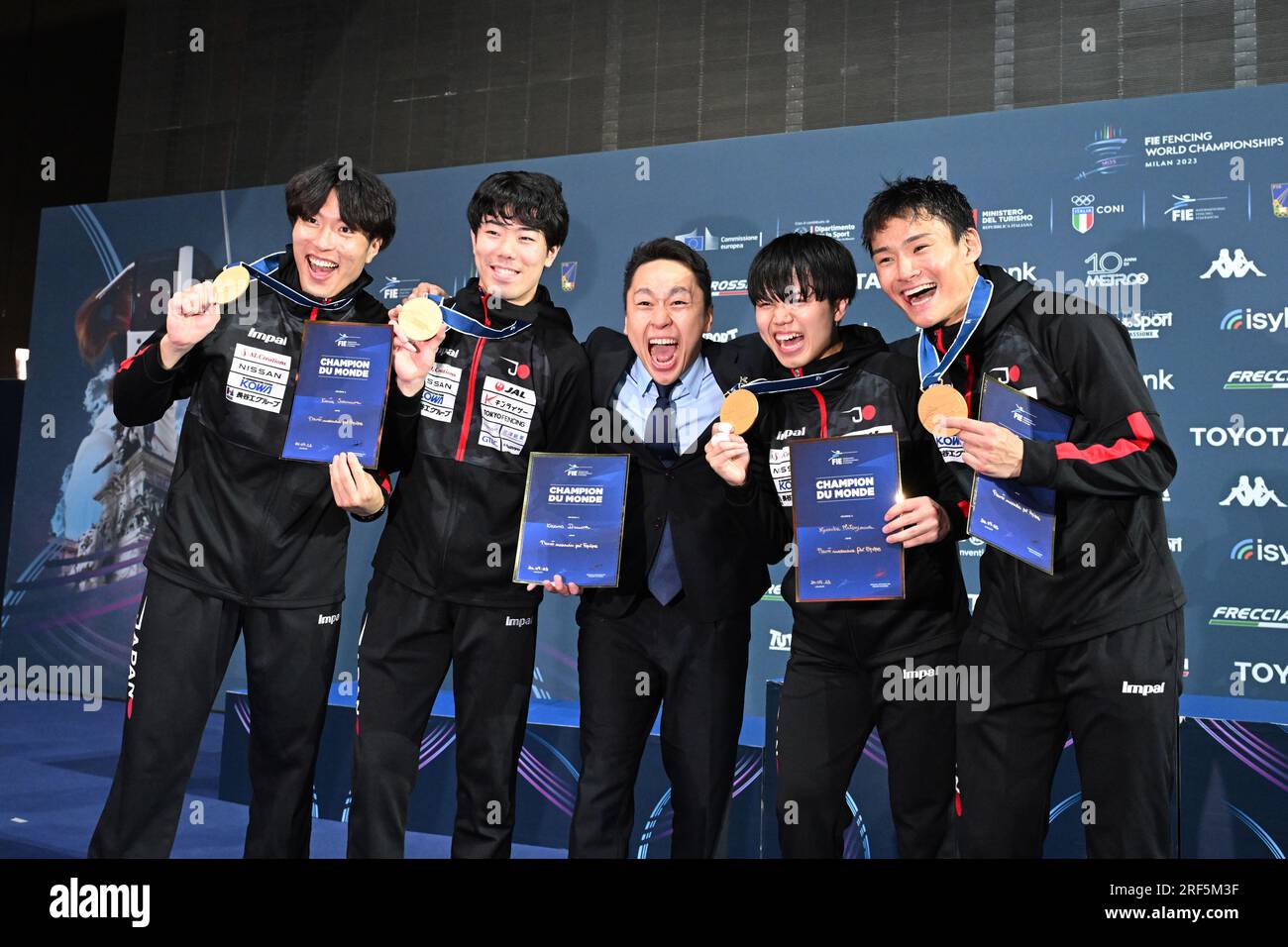 L'équipe championne du Japon (de gauche à droite ; Kenta Suzumura ...
