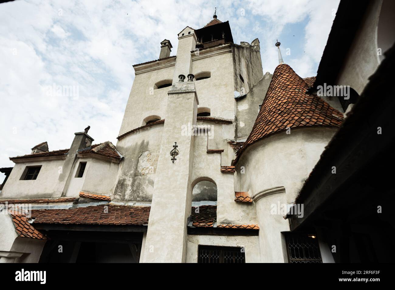 Le château de Bran en Roumanie. Château médiéval de Dracula dans les ...