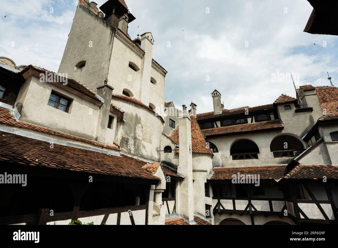 Le château de Bran en Roumanie. Château médiéval de Dracula dans les ...