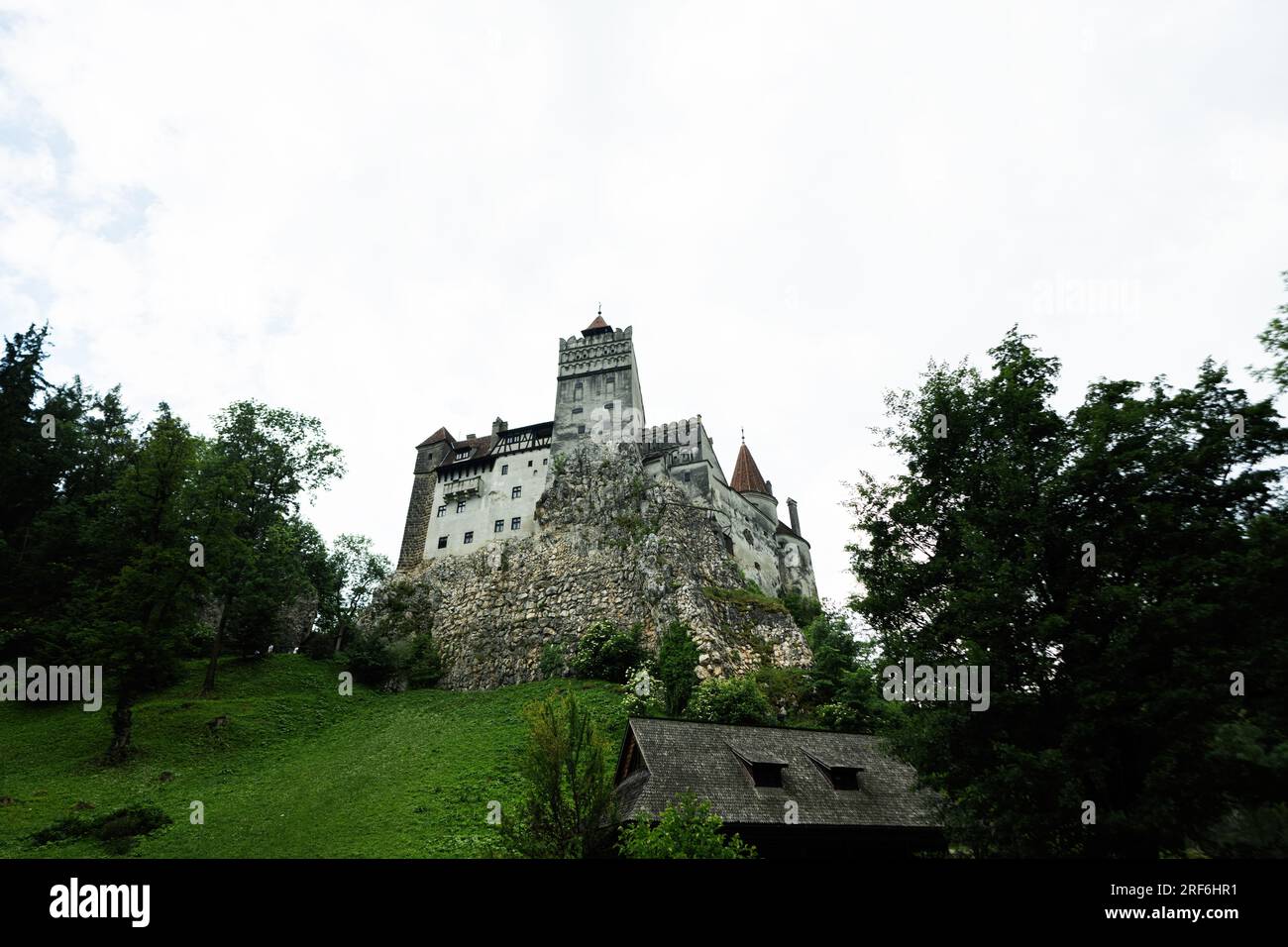 Le château de Bran en Roumanie. Château médiéval de Dracula dans les ...