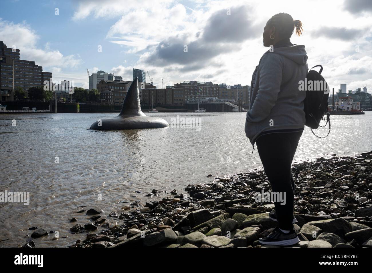 Londres, Royaume-Uni. 1 août 2023. Une femme observe l'un des trois ...