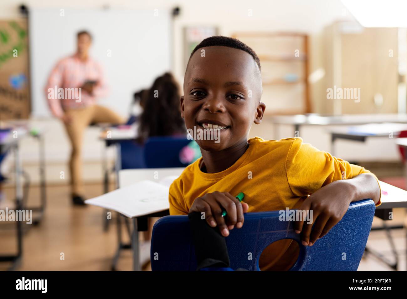écolier africain en classe Banque de photographies et d’images à haute ...