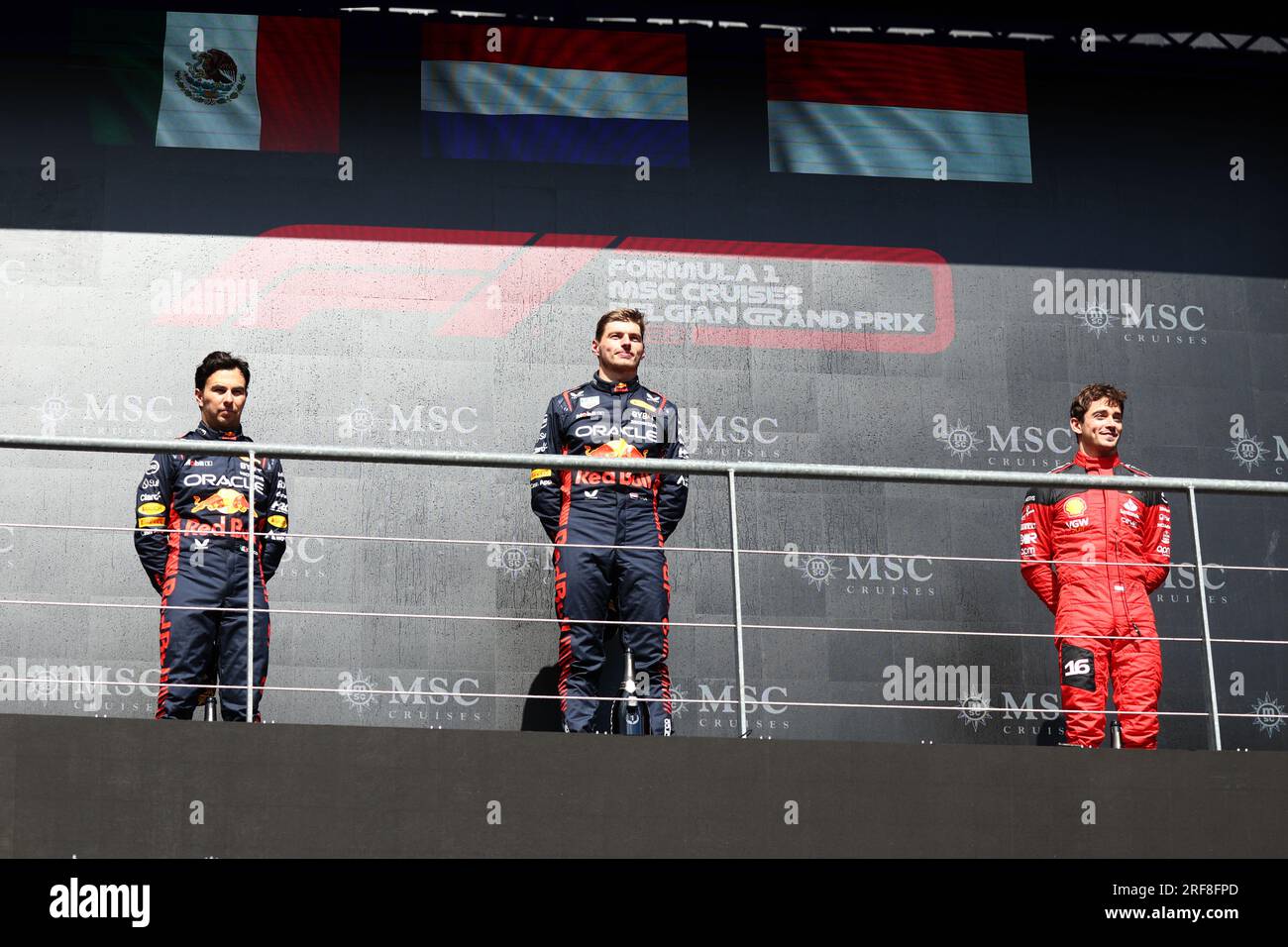 Max Verstappen de Red Bull Racing, Sergio Perez de Red Bull Racing et ...