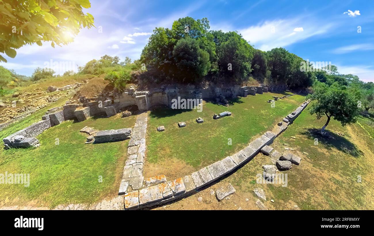 La vue aérienne du site archéologique d'Apollonia en Albanie, un centre ...