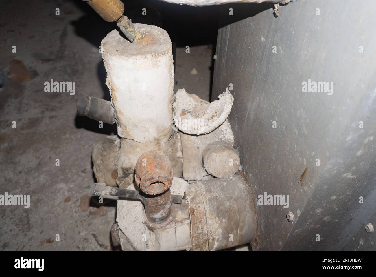 Photo d'un isolant de tuyau contenant de la fibre d'amiante dans une ...
