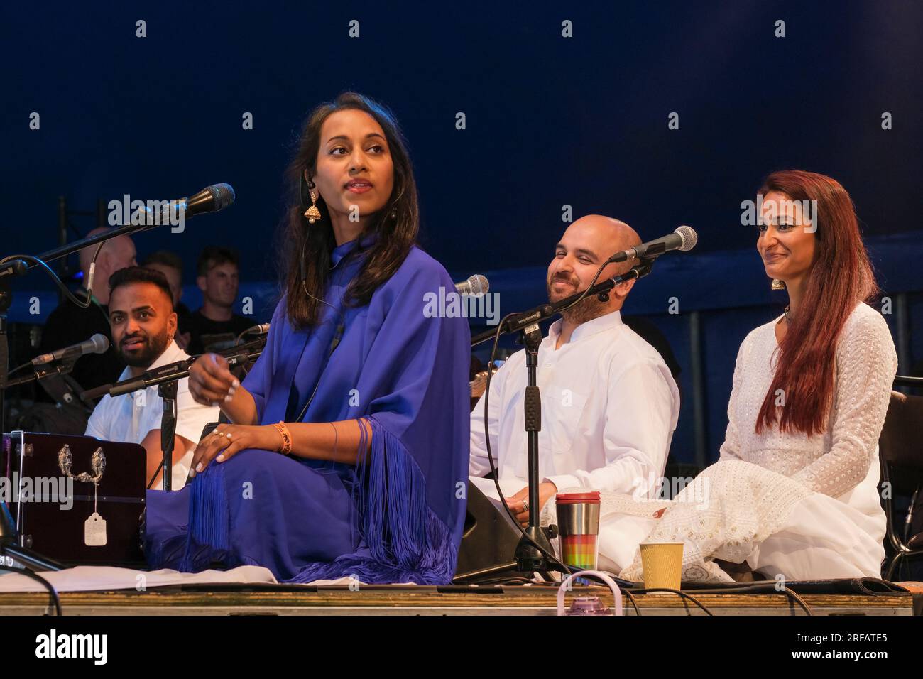 Rushil Ranjan et Abi Sampa de Orchestra Qawwali Project se produisant ...