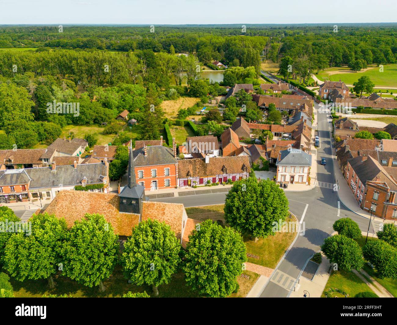 Souvigny village Banque de photographies et d’images à haute résolution ...