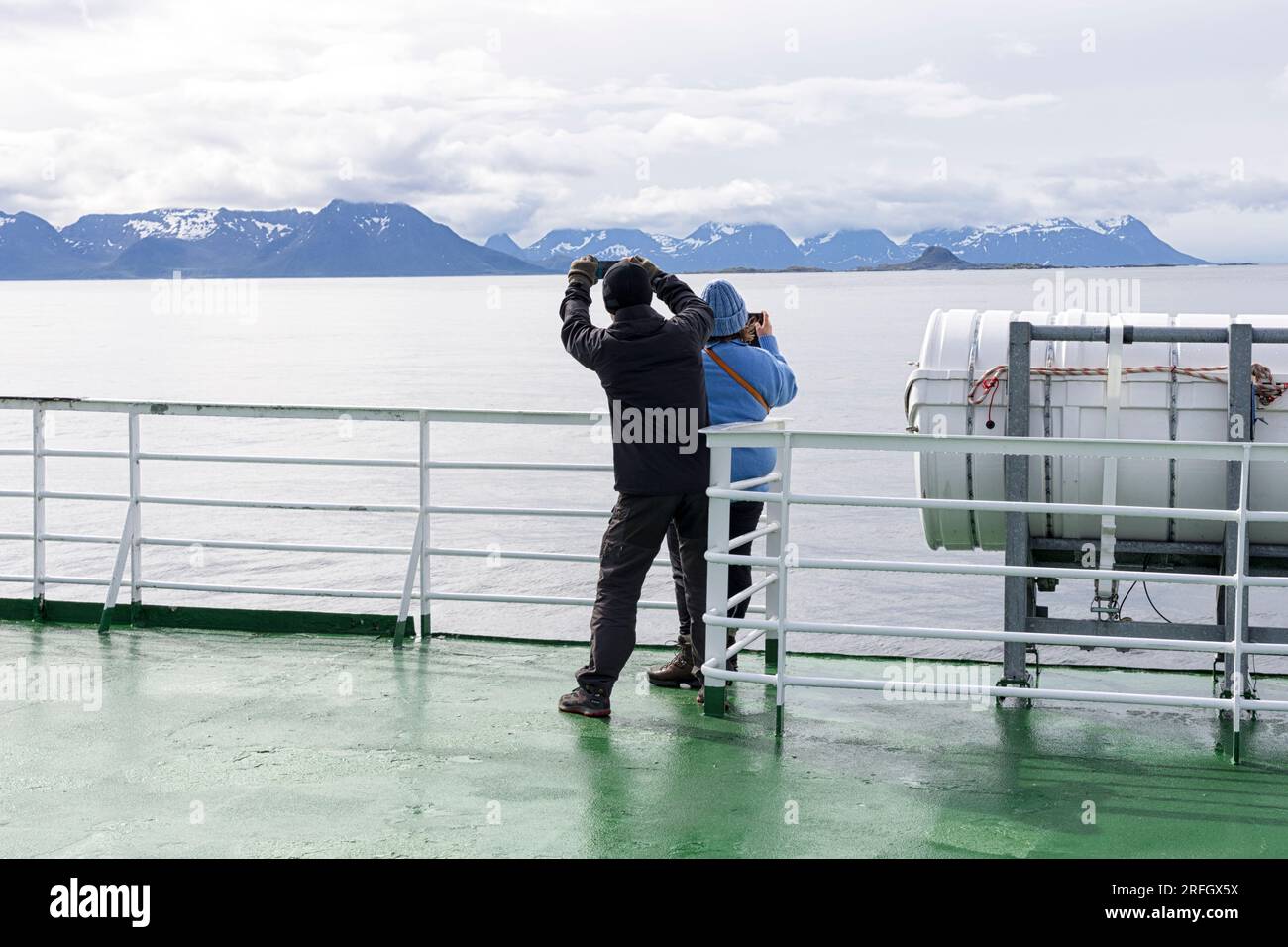 Ferry andoya pour senja Banque de photographies et d’images à haute ...