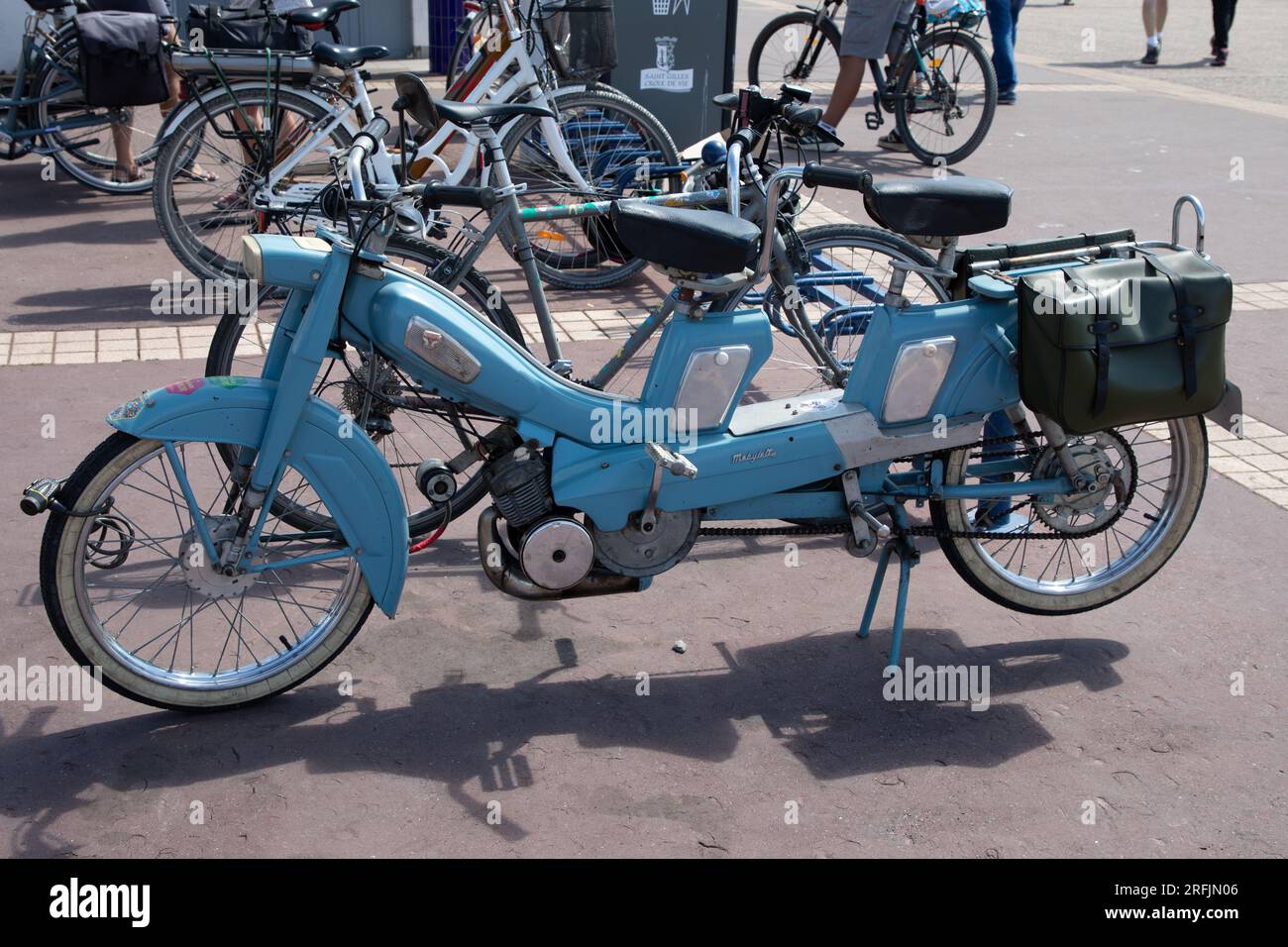 Bordeaux , France - 08 01 2023 : mobylette vintage rétro rétro vieux ...