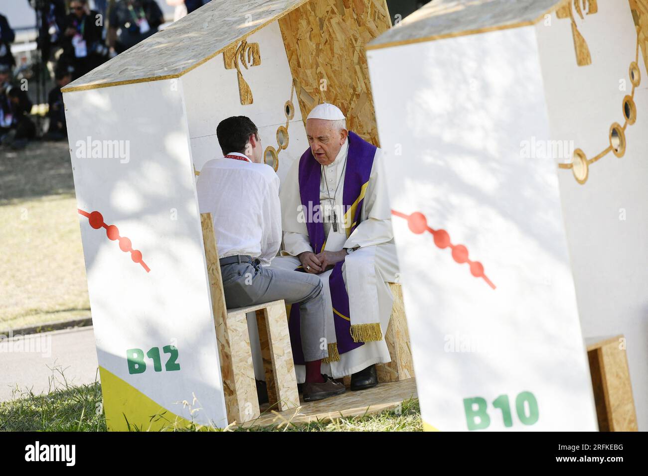 Lisbonne, Portugal. 04 août 2023. Le pape François entend la confession ...